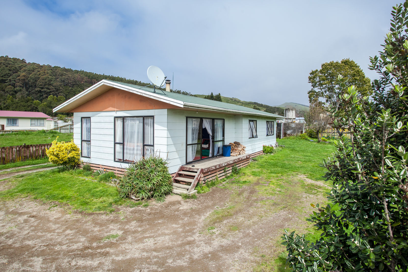 ID#351819 - Ruatoria, East Coast - Open2view